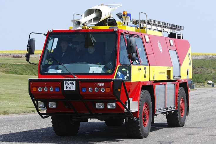 Fire Engines Photos - Simon Gloster Saro Predator 4x4 P646FST