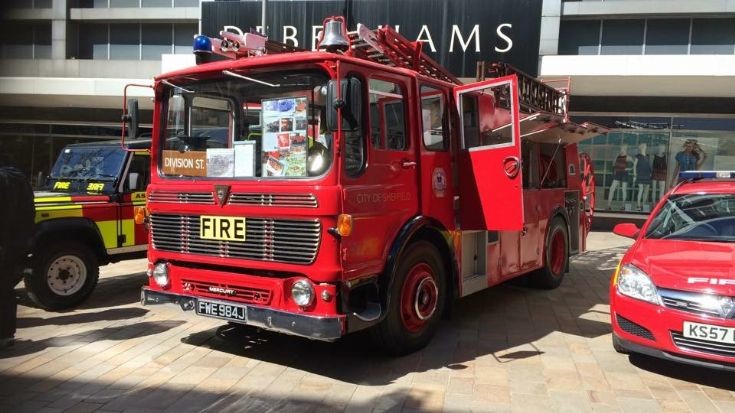 Fire Engines Photos - 1970 aec Mercury merryweather
