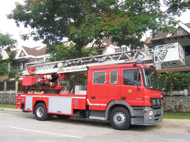 Fire Engines Photos - Malaysia Fire Rescue Dept. TL 32 Actros