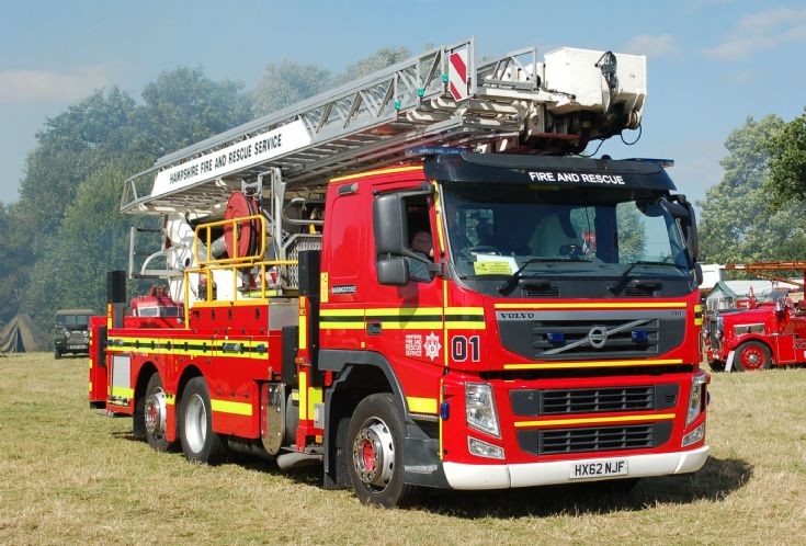 Fire Engines Photos - Hampshire Volvo ALP HX62 NJF