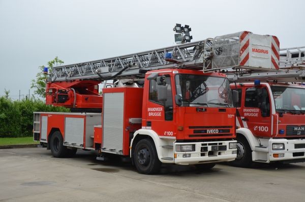 Fire Engines Photos - Turntable ladder Iveco