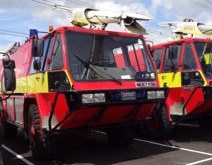 Fire Engines Photos - Simon Gloster Saro Protector M587KDG