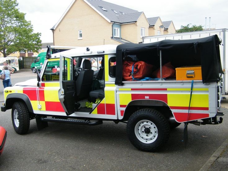 Fire Engines Photos - Animal Rescue Land Rover Surrey