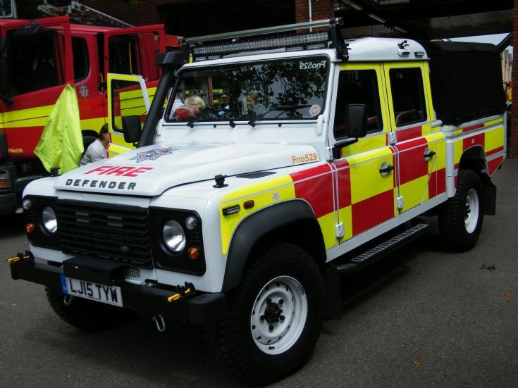 LJ15TYW Surrey Land Rover L4T