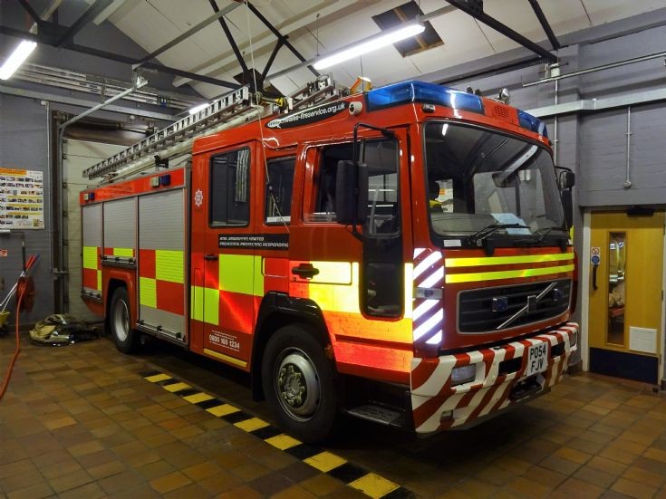 Fire Engines Photos - Volvo FL6 PO54FJV Harlech North Wales FRS
