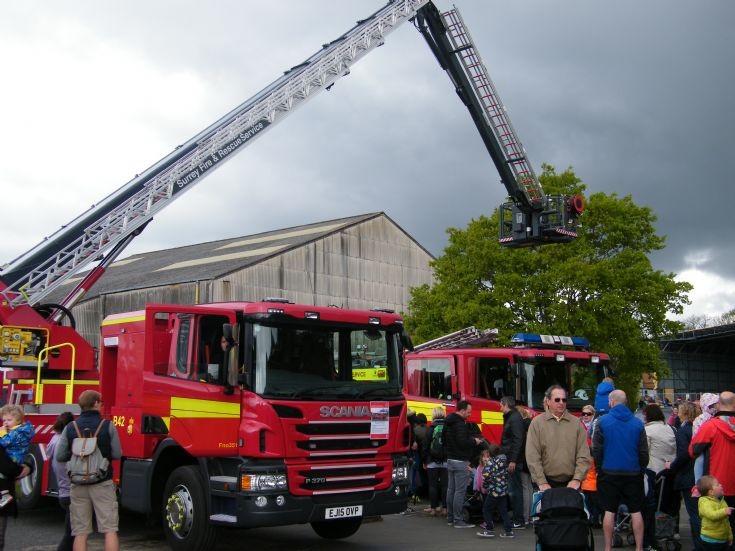 Fire Engines Photos - Surrey FRS Scania Metz ALP