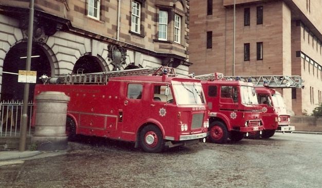 Fire Engines Photos - Lauriston Place Edinburgh early 1980s