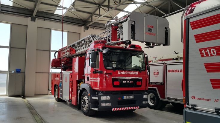 Fire Engines Photos - 32m Turntable Ladder Truck