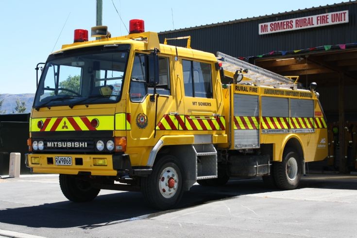Fire Engines Photos - New Zealand Mitsubishi - RW9068