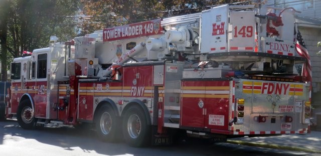 Fire Engines Photos - FDNY Tower Ladder 149