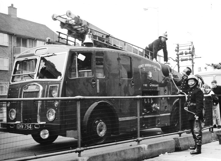 Fire Engines Photos - Dennis F7 PE East Ham FB EHV 754