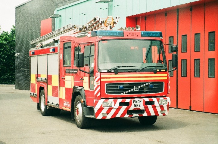 Fire Engines Photos - Volvo FL614 WrL PN04WKE North Wales