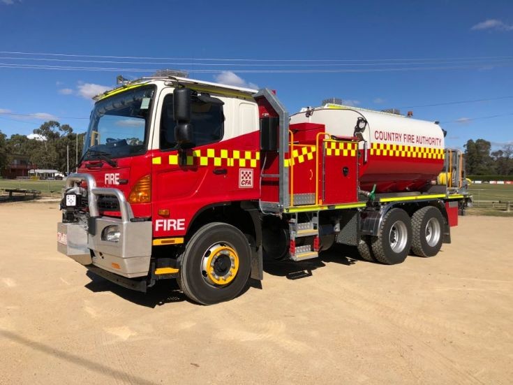 Fire Engines Photos - CFA PROTOTYPE ULTRA HEAVY TANKER