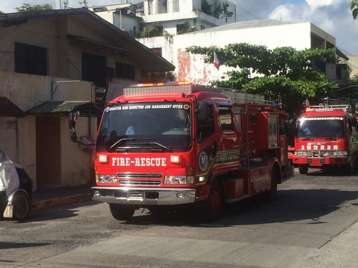 Fire Engines Photos - Olongapo Fire Rescue Engine 2 Fuso Truck