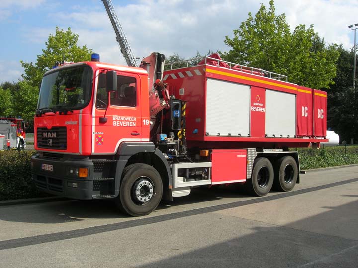 Fire Engines Photos - Brandweer Beveren Prime mover MAN