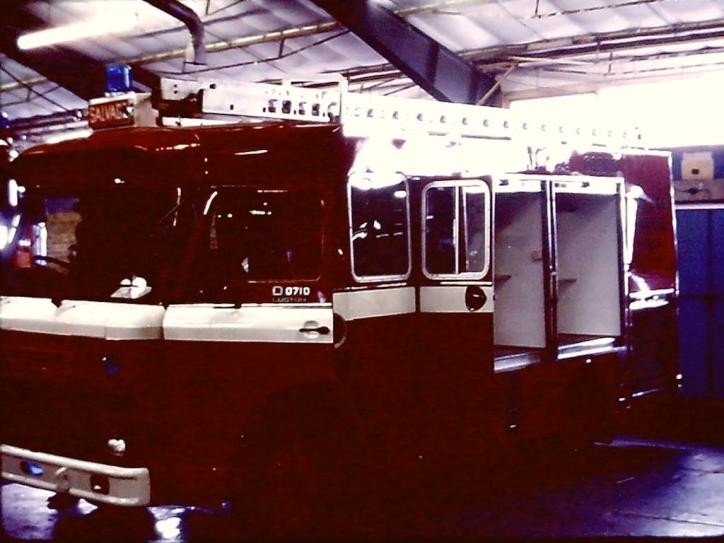 Fire Engines Photos - Ford D0710 Liverpool Salvage Corps