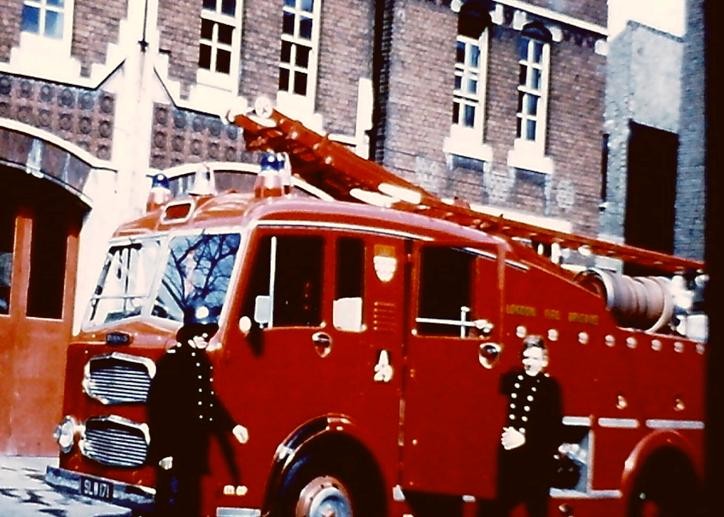 Fire Engines Photos - Dennis F101 pump escape London SLW171