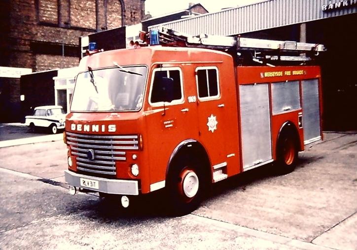 Fire Engines Photos - RLV31T Dennis R WrL Merseyside
