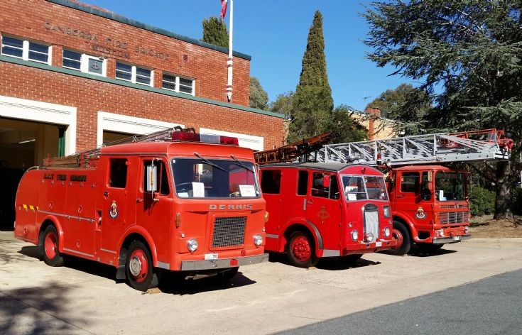 Fire Engines Photos - Canberra Fire Brigade/ACTFB Dennis - Australia
