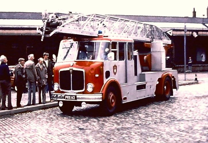 Fire Engines Photos - PRX62 AEC Merryweather TL Berks