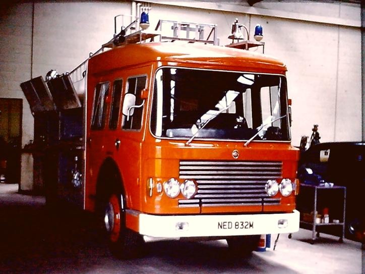 Fire Engines Photos - NED832M ERF/ERF WrL rebodied Cheshire