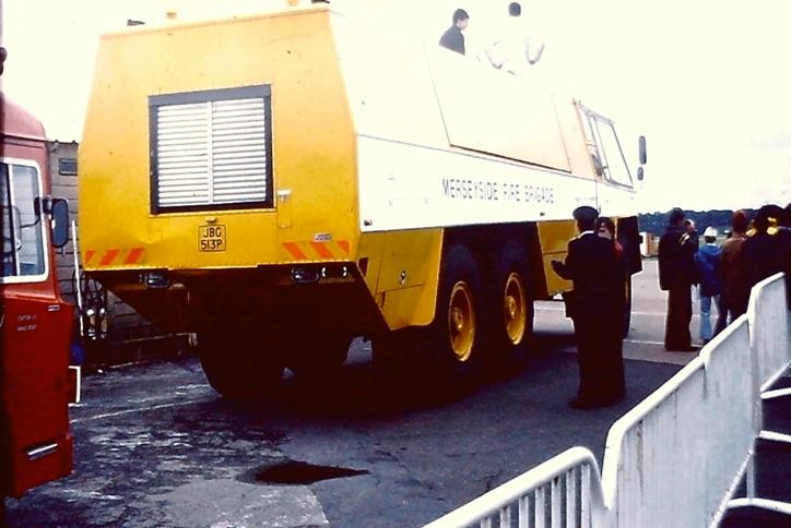 Fire Engines Photos - Chubb Pathfinder Liverpool Speke airport JBG513P