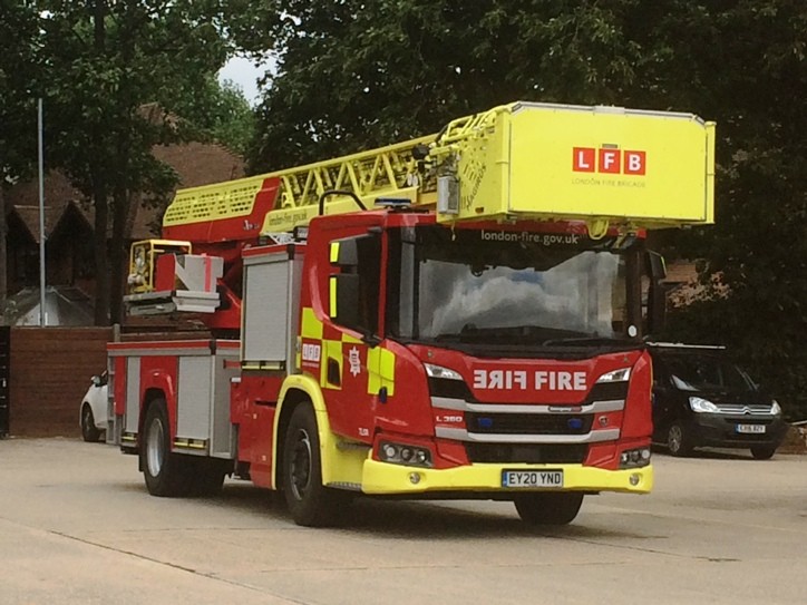 Fire Engines Photos - ScaniaL380/EOne/MagirusM32LAS TL LFB EY20YND