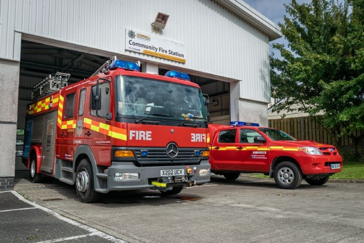 Fire Engines Photos - St Columb Line Up X202UCV