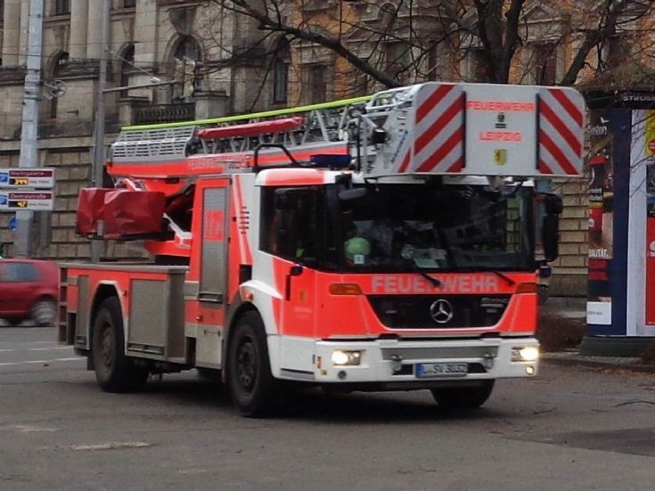 Fire Engines Photos - MB Econic - TTL30 Magirus