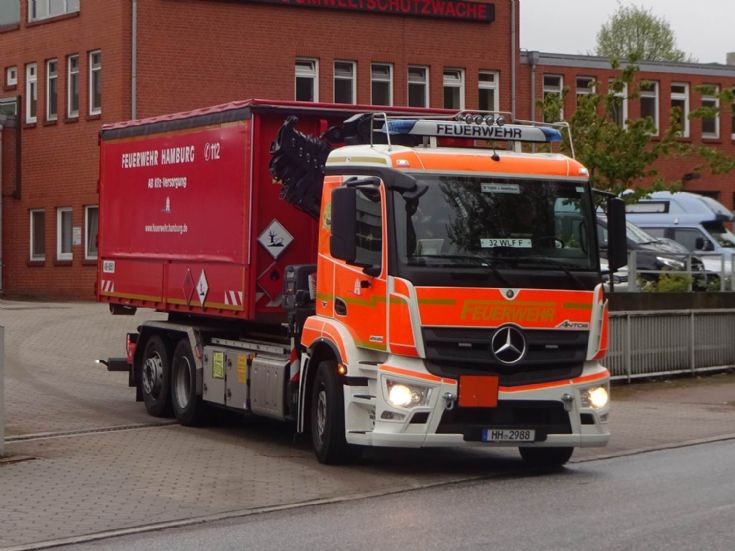 Fire Engines Photos - MB-HAZMAT Prime mover
