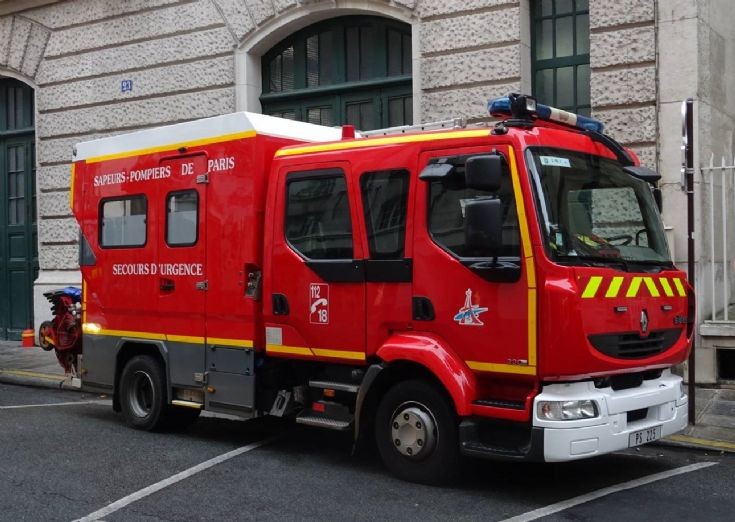 Fire Engines Photos - Renault-Sides Light pump rescue