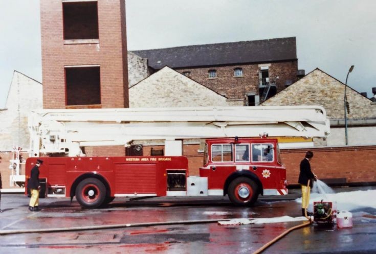 Fire Engines Photos - ERF Simon Snorkel HP 85'