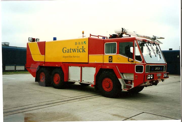 Fire Engines Photos - Crashtender Gatwick airport