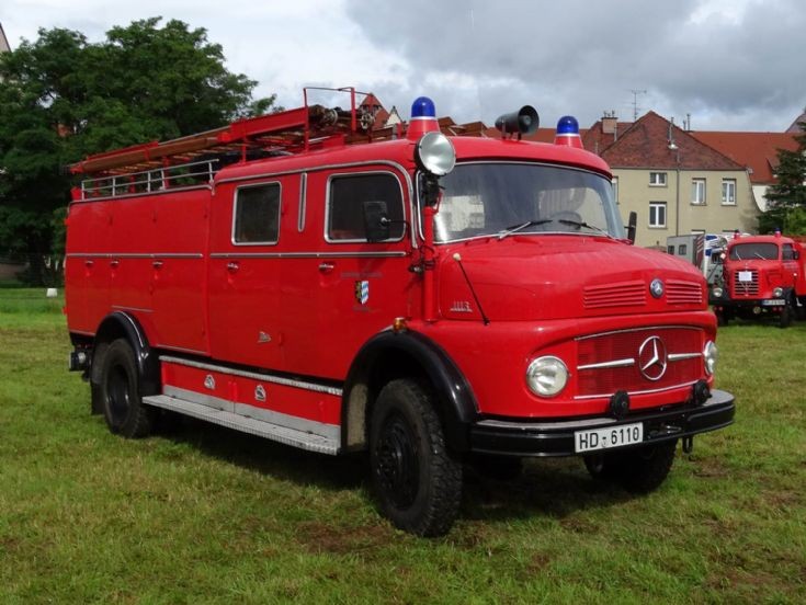 Fire Engines Photos - MB-Metz LF16 Pump