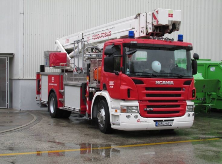Fire Engines Photos - Scania P270