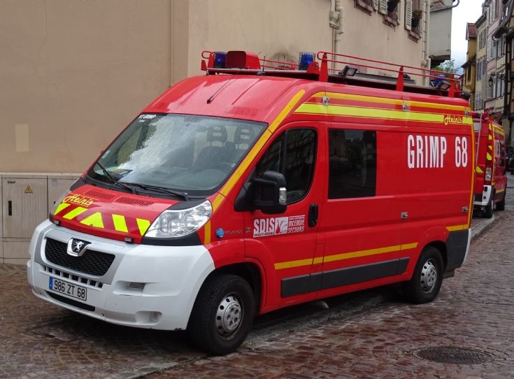 Fire Engines Photos - Peugeot-Heinis High Rise Rescue