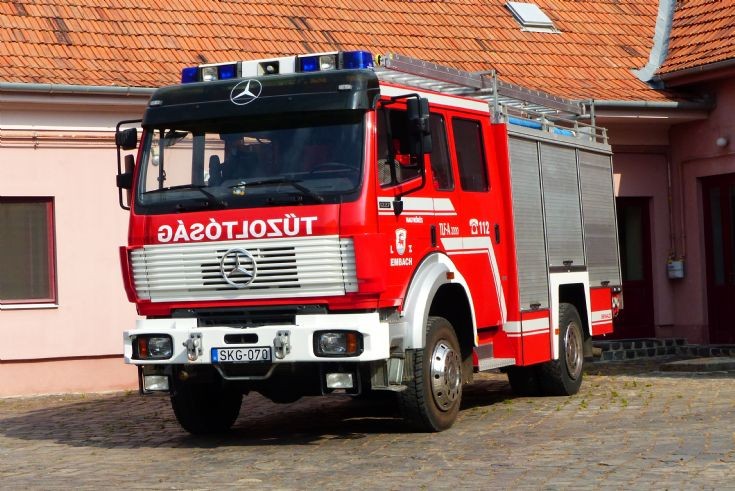 Fire Engines Photos - Mercedes Benz 1227 TLF 3000