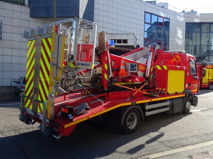 Fire Engines Photos - Renault-Multitel Skylift robot