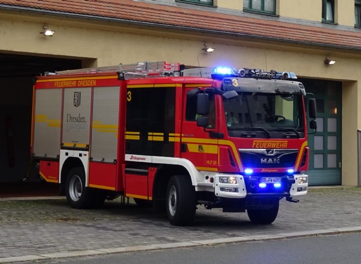 Fire Engines Photos - MAN Schlingmann Pump Rescue