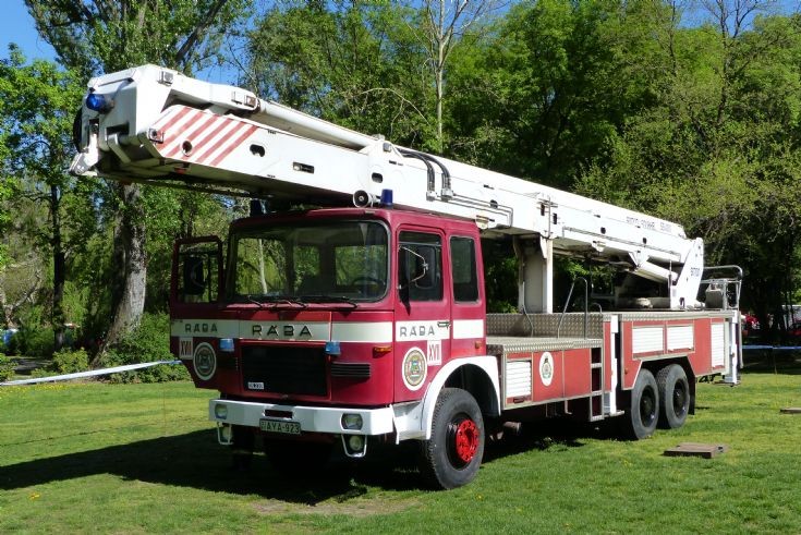 Fire Engines Photos - Rába SIMON Snorkel SS-400
