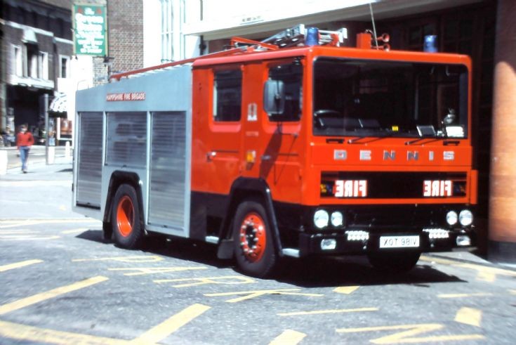 Fire Engines Photos - XOT981V Dennis RS WrL Hants