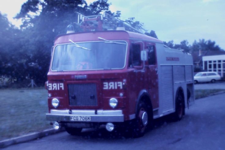 Dennis D series WrL Hants FCG706K