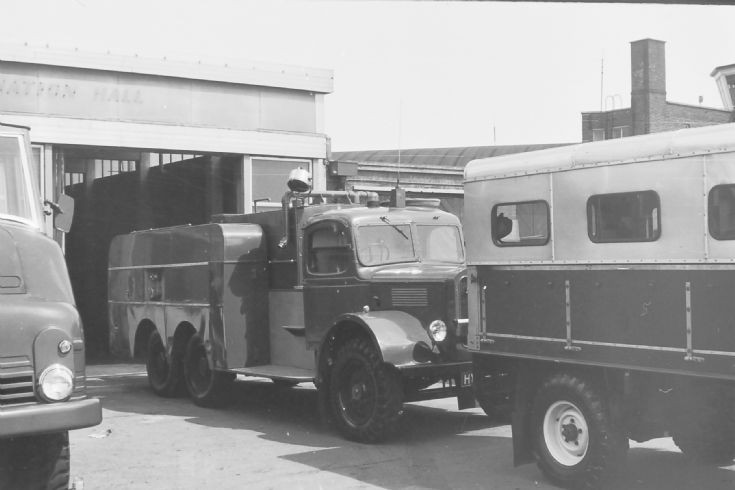 Fire Engines Photos - Lulsgate Austin K6 Pyrene foam tender