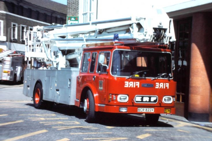 Fire Engines Photos - BCR822K ERF/HCBA Simon 70' HP Hants