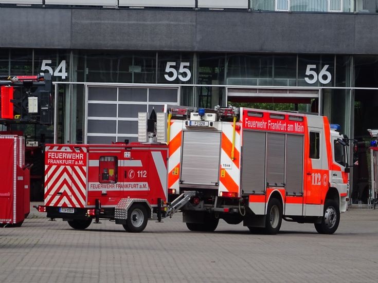 Fire Engines Photos - MB Lentner Pump rescue with Light Trailer