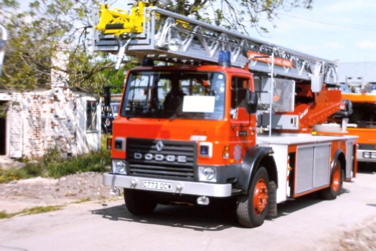 Fire Engines Photos - Dodge RG16 Angloco Metz TL C773OCW lancs