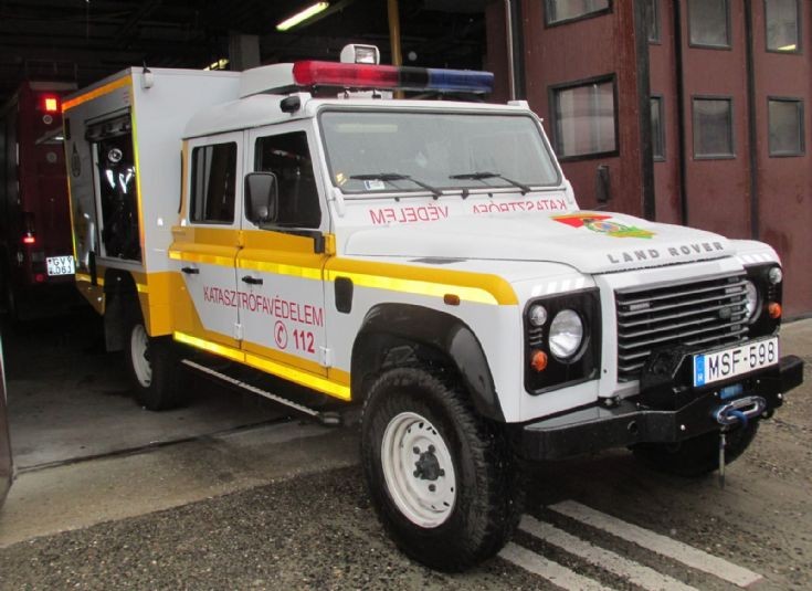 Fire Engines Photos - Land Rover Defender HEROS Respirator
