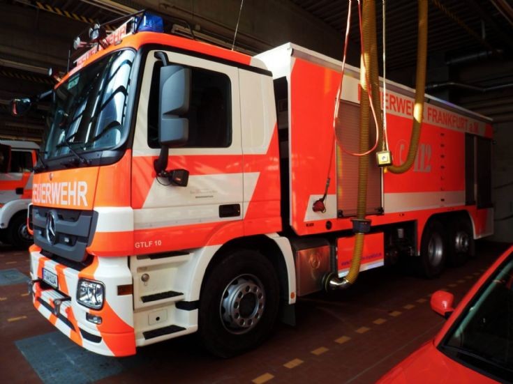 Fire Engines Photos - MB-Lentner GTLF10 Super Tanker Pump