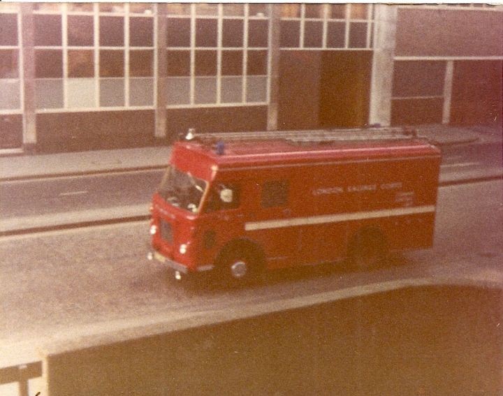 Fire Engines Photos - Dennis D London Salvage Corps EYF 689J