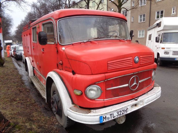 Fire Engines Photos - MB-Metz LF16 Pumper
